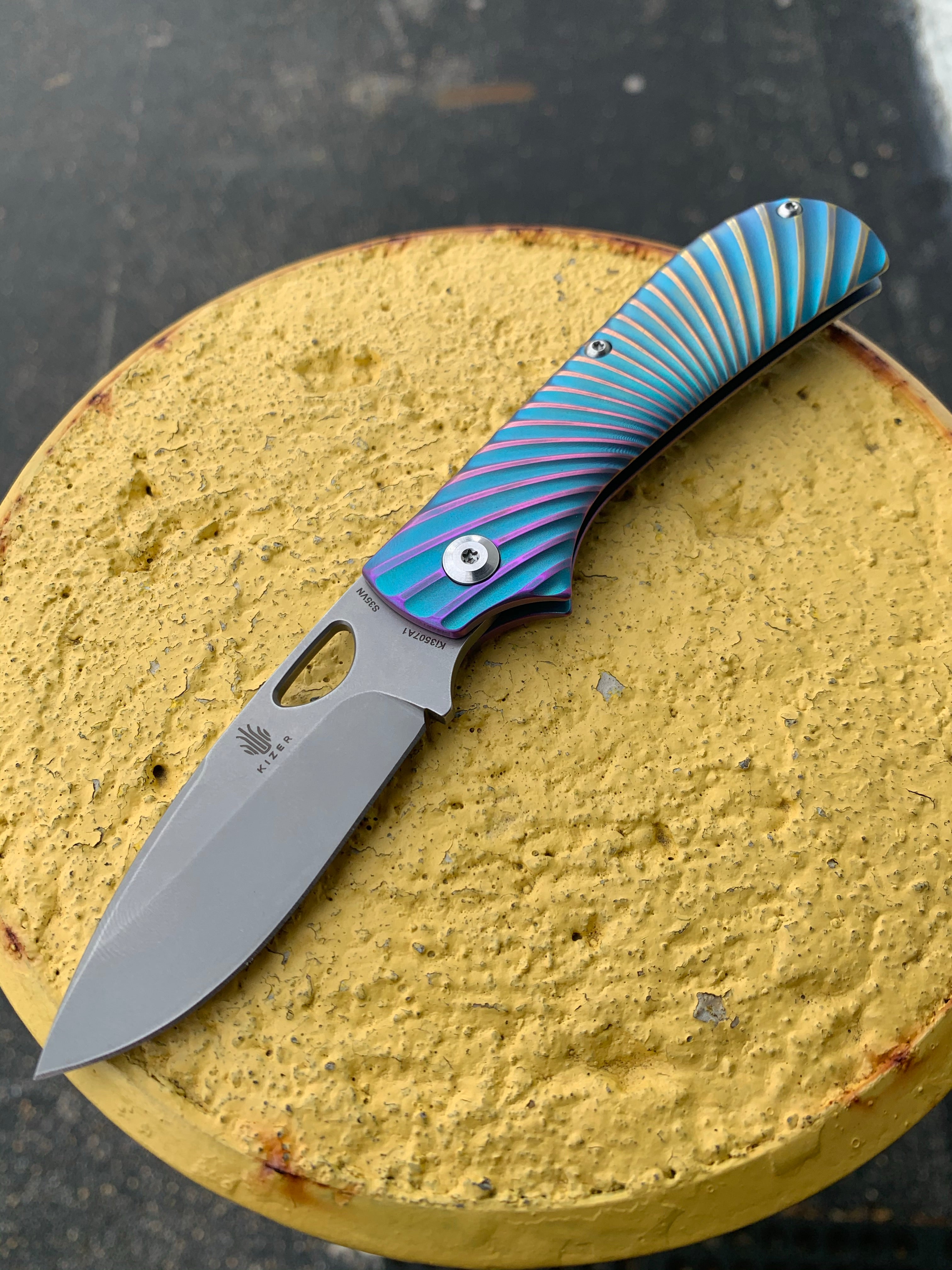 Kizer Zipslip - Lightning Strike Clip and Spring - Ano Fade and Highli ...